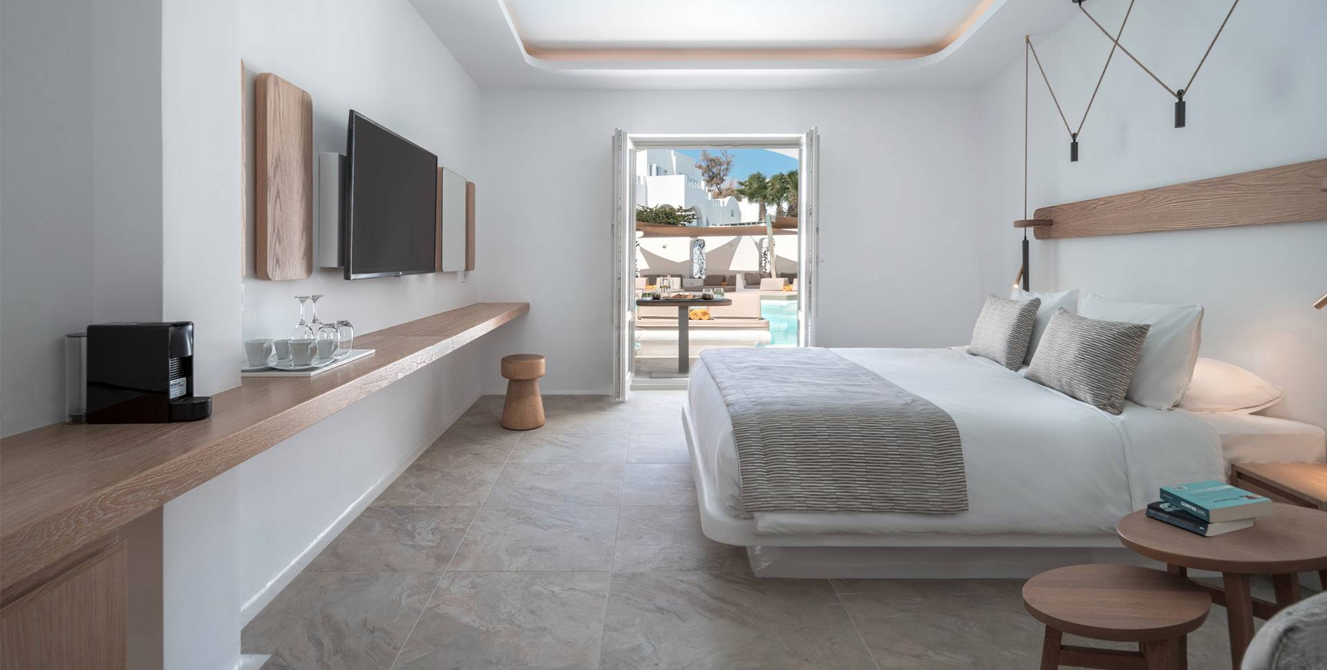 Luxury Swim-up Suite | Kastelli Resort in Santorini